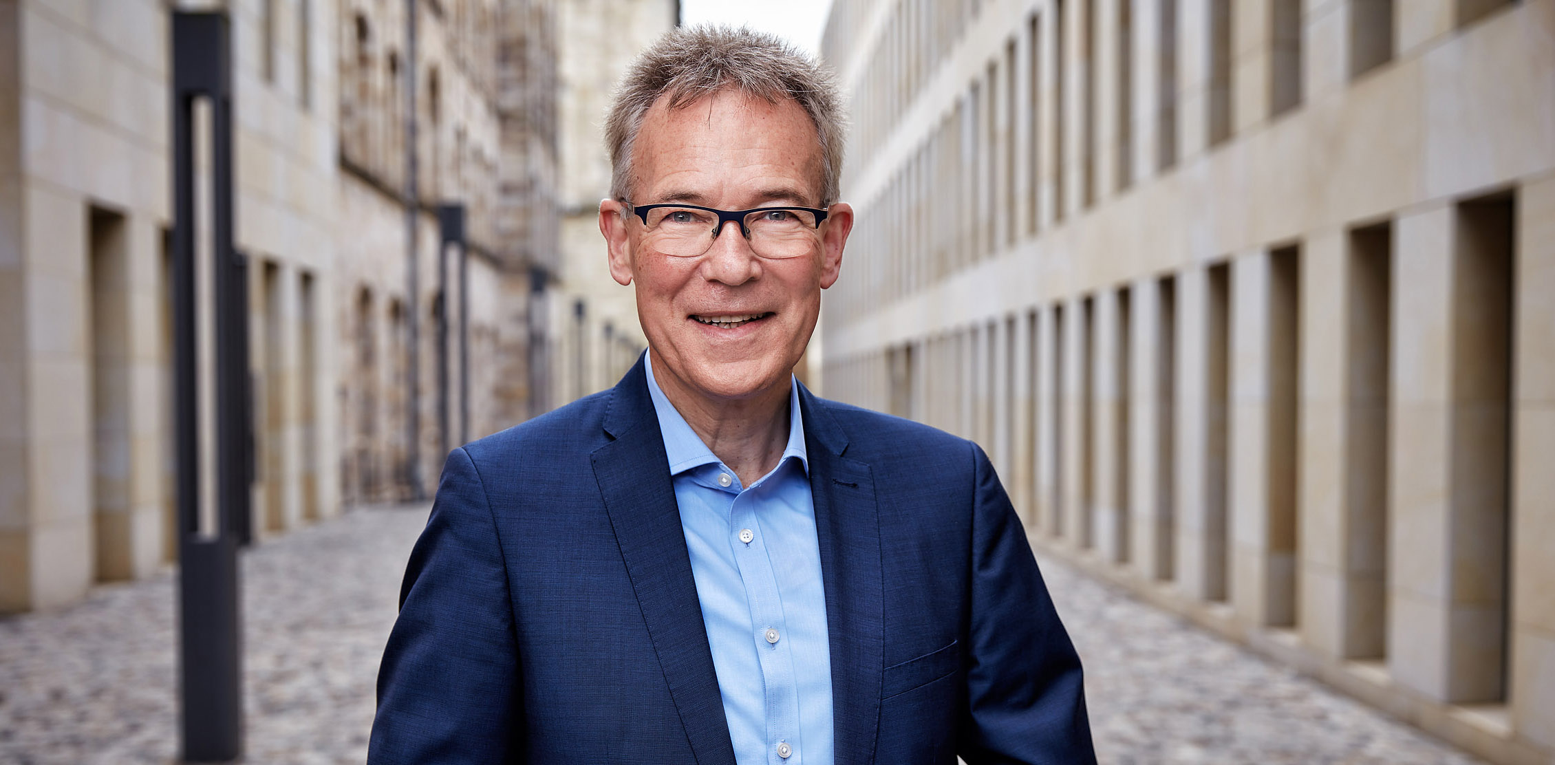 Prof. Krafft mit dem AMA Selling & Sales Management Lifetime ...