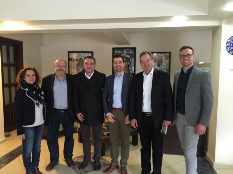 Prof. Schewe, Dr. Brast und Maximilian Holtgrave besuchen ...